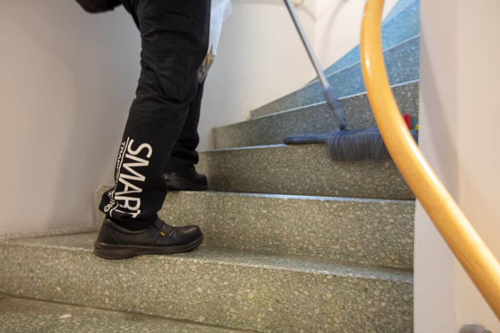 Hur går en trappstädning till på bästa sätt? - Smarttrappstadning.se