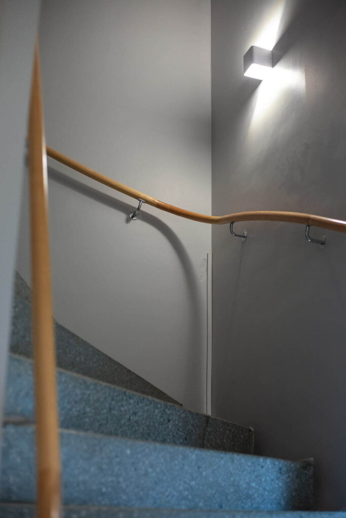 Hur städar man sitt trapphus på bästa sätt? - Smarttrappstadning.se